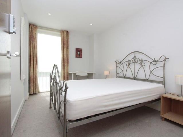 Room in a Shared Flat, Chaplin Apartments, E8