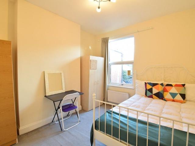 Room in a Shared Flat, Chapter Road, NW2