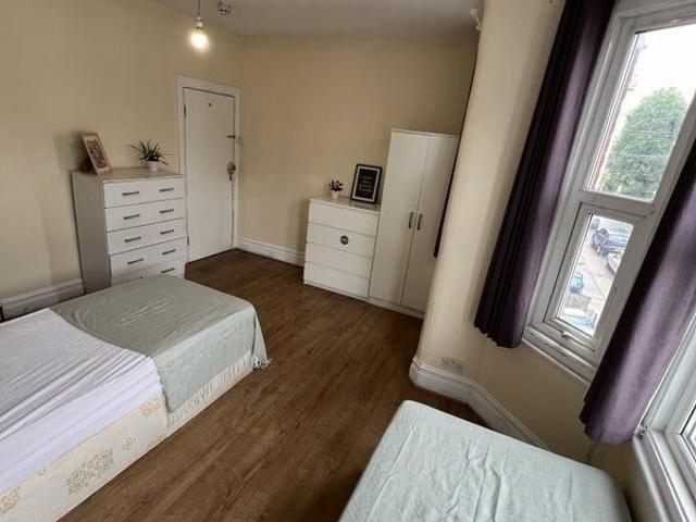 Room in a Shared Flat, Chapter Road, NW2