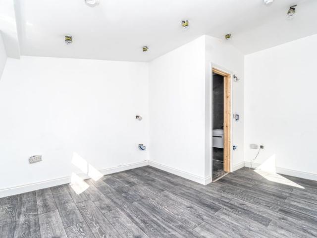 Room in a Shared Flat, Chatsworth Road, E5