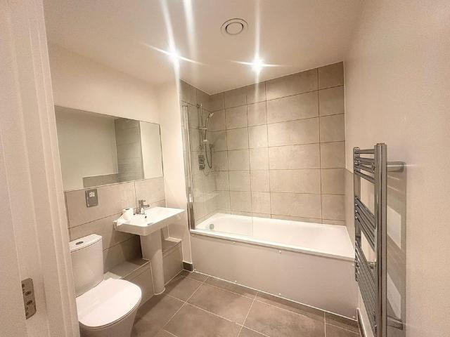 Room in a Shared Flat, Cherry Orchard Road, CR0