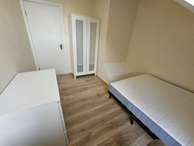 Room in a Shared Flat, Chichele Road, NW2