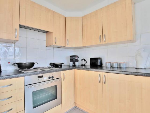 Room in a Shared Flat, City View, M7