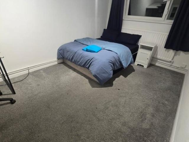 Room in a Shared Flat, Clarence Lane, SW15