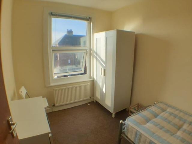Room in a Shared Flat, Cricklewood Broadway, NW2