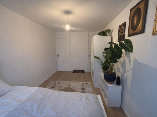 Room in a Shared Flat, Crowhurst House, SW9