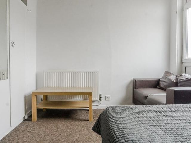 Room in a Shared Flat, Amazing Double Room In Stockwell/Nin, SW8