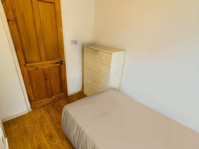 Room in a Shared Flat, Amazing Room In Marylebone/ St John', NW8
