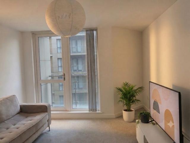 Room in a Shared Flat, Adelphi Street, M3