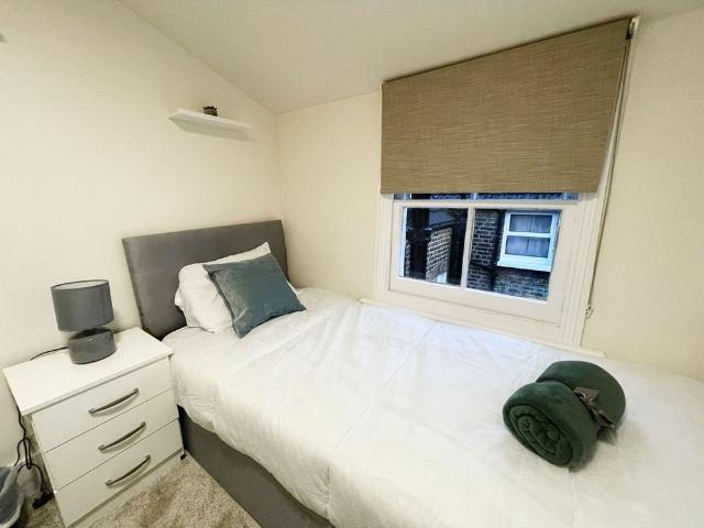 Room in a Shared Flat, Agamemnon Road, NW6