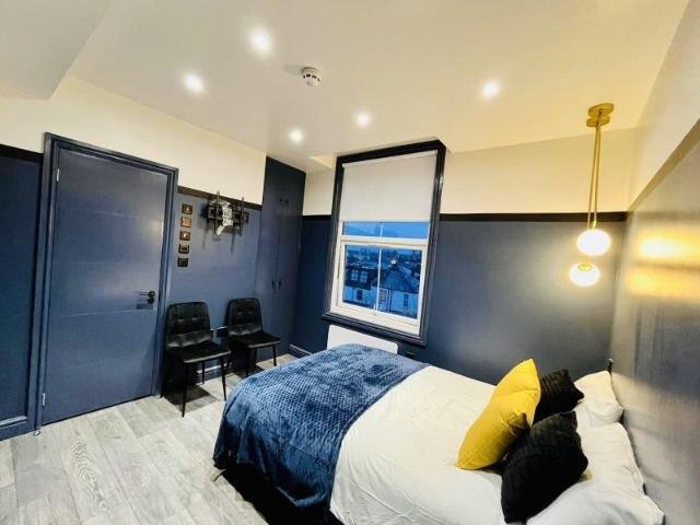 Room in a Shared Flat, Alfred Road, W3