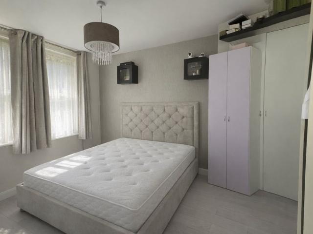 Room in a Shared Flat, Allison Road, W3