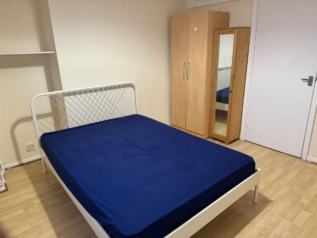 Room in a Shared Flat, Arbour House, E1