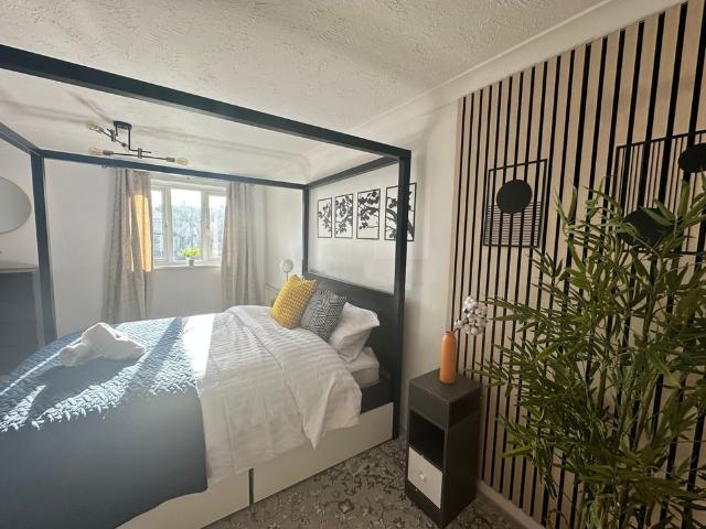 Room in a Shared Flat, Ashbourne Road, CR4