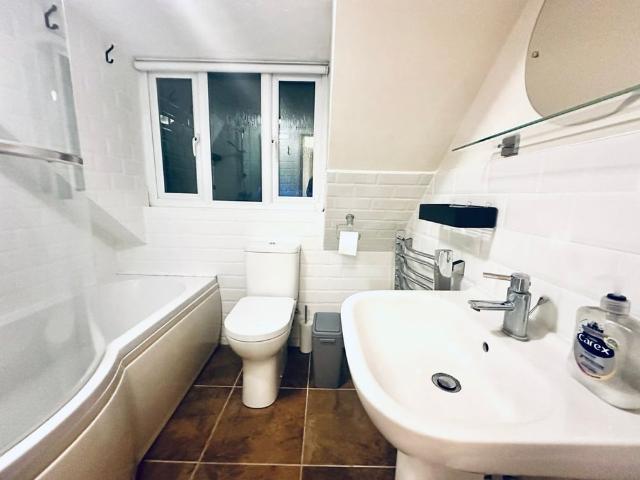 Room in a Shared Flat, Ashbourne Road, CR4