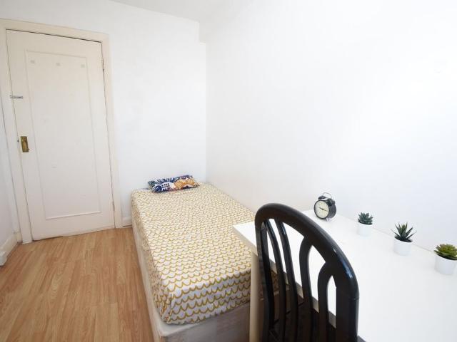 Room in a Shared Flat, Ashford Court, NW2