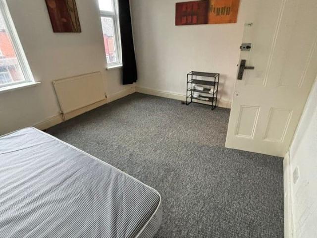 Room in a Shared Flat, Ashley Lane, M9
