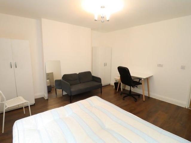 Room in a Shared Flat, Bonington House, N1