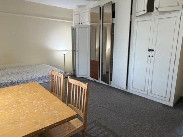 Room in a Shared Flat, Bath Road, TW4