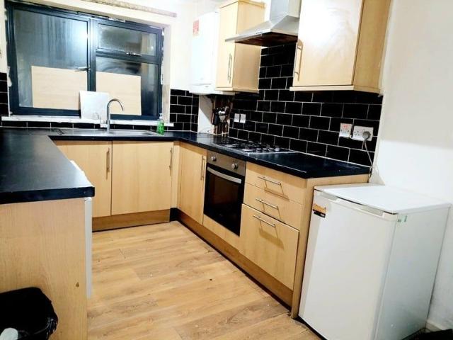 Room in a Shared Flat, Barking Road, E6