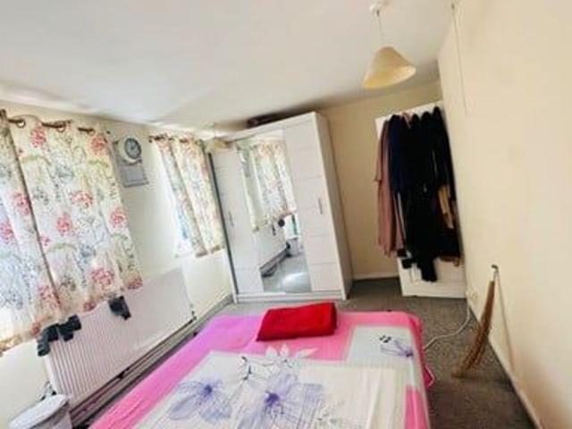 Room in a Shared Flat, Barking Road, E13