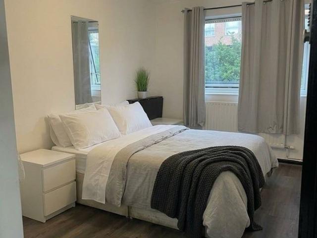 Room in a Shared Flat, Barnardo St, E1