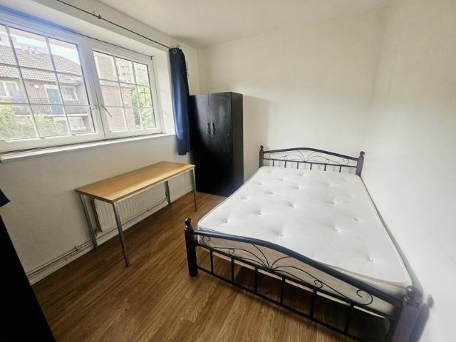Room in a Shared Flat, Barton House, E3