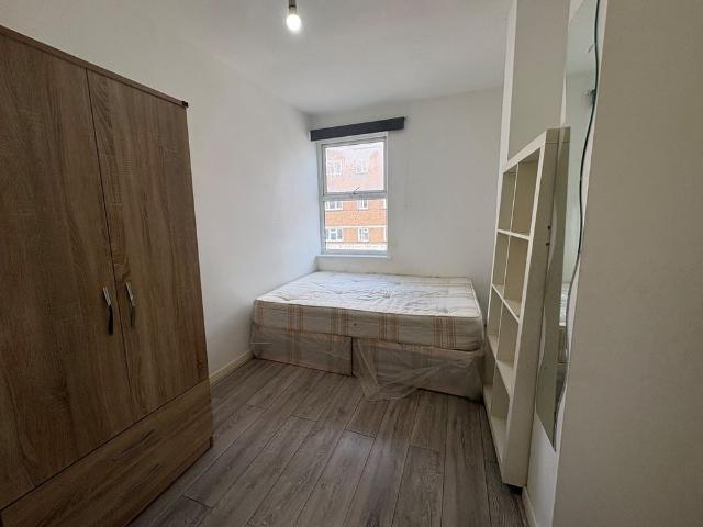 Room in a Shared Flat, Bethnal Green Road, E2
