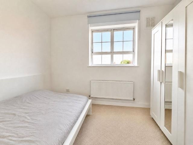 Room in a Shared Flat, Betts House, E1