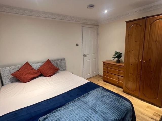 Room in a Shared Flat, Beautiful Double Room In North Green, SE10