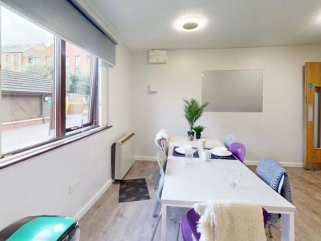 Room in a Shared Flat, Beeston, NG9