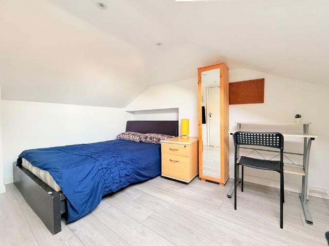 Room in a Shared Flat, Bessborough Road, HA1