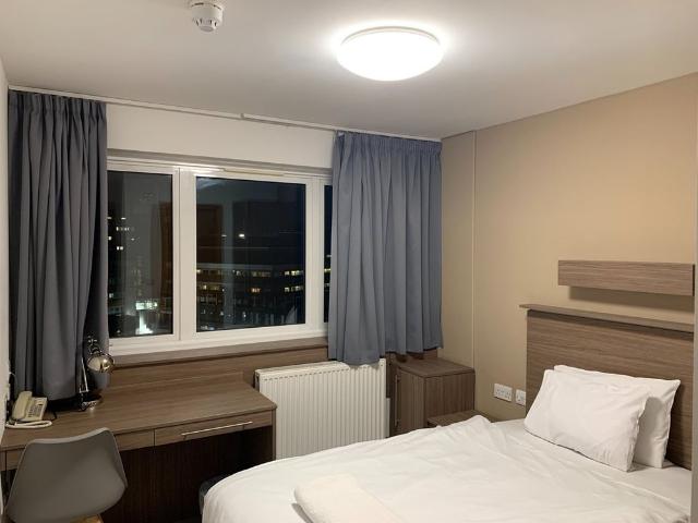 Room in a Shared Flat, Blackshaw Road, SW17