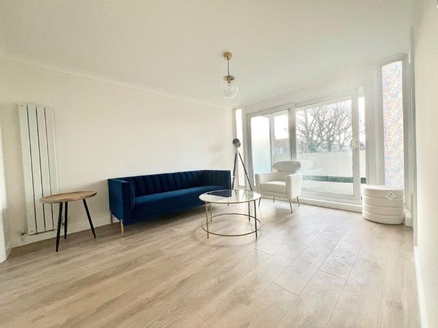 Room in a Shared Flat, Bloomsbury Close, W5