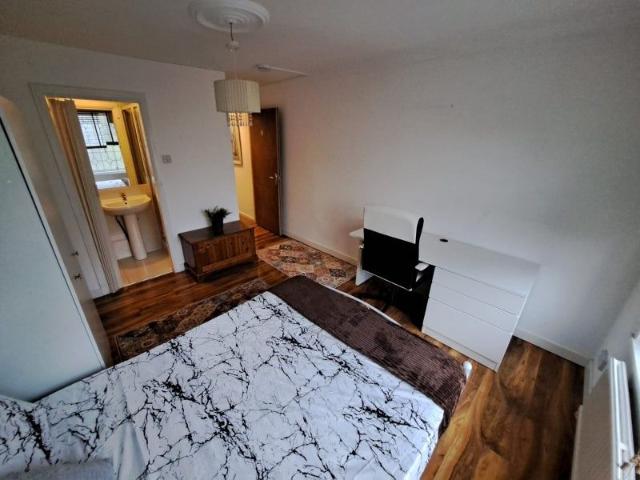 Room in a Shared Flat, Brabazon St, E14
