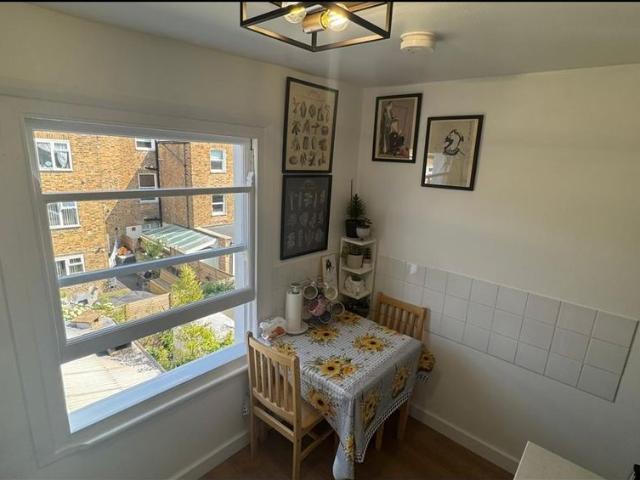 Room in a Shared Flat, Bravington Road, W9