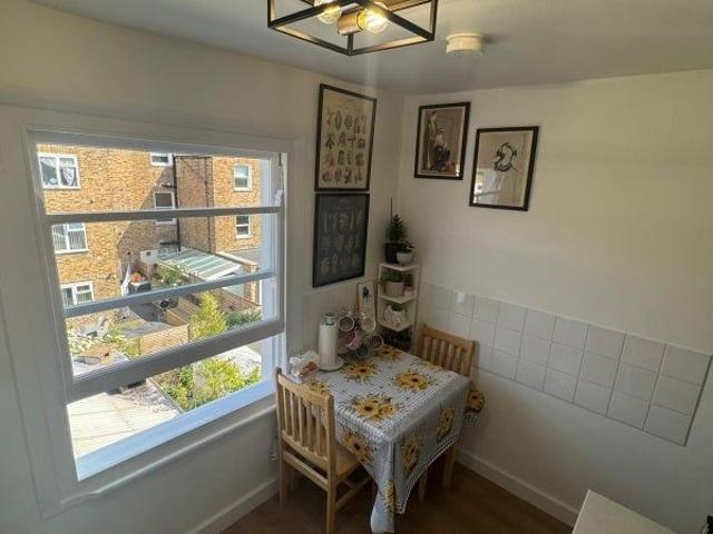 Room in a Shared Flat, Bravington Road, W9