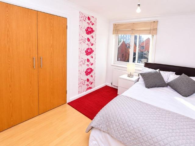 Room in a Shared Flat, Brigantine Court, E14
