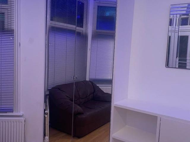 Room in a Shared Flat, Buchanan Gardens, NW10