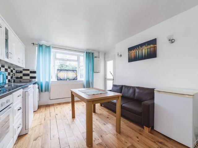 Room in a Shared Flat, Bulow Court, SW6