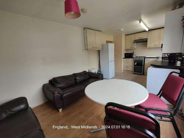 Room in a Shared Flat, Bullace Croft, B15