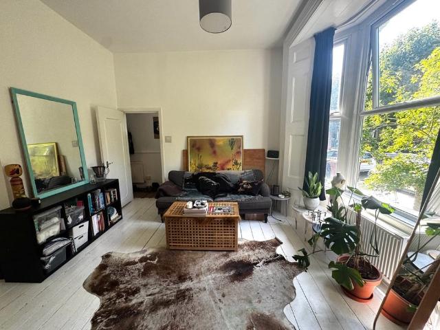 Room in a Shared Flat, Goulton Road, E5