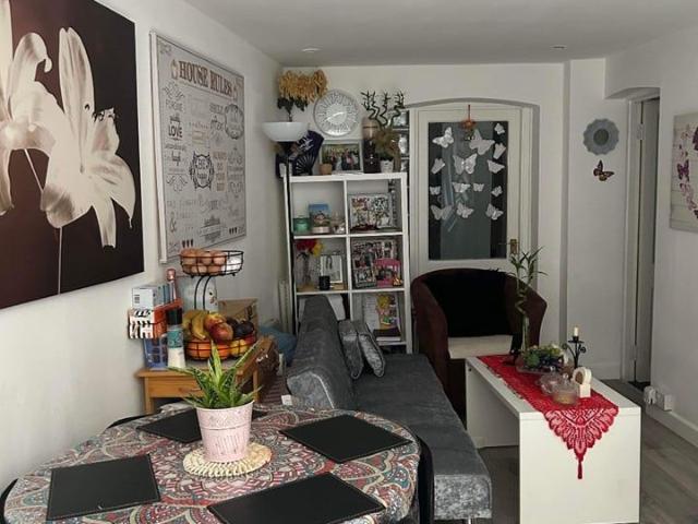 Room in a Shared Flat, Goldhawk Road, W12