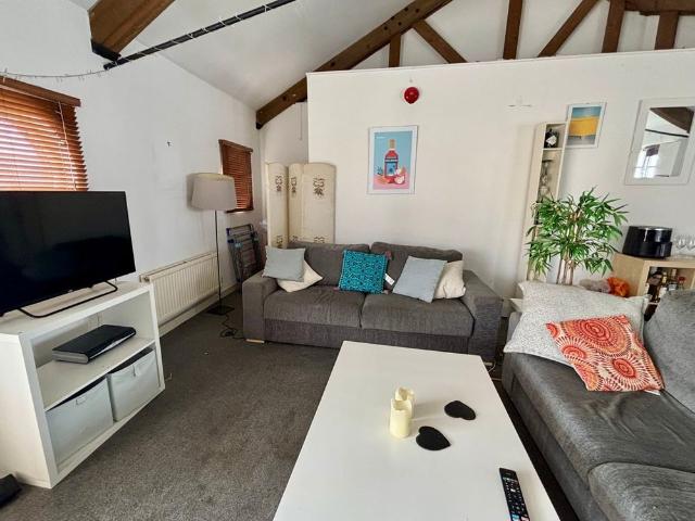 Room in a Shared Flat, Garratt Lane, SW18