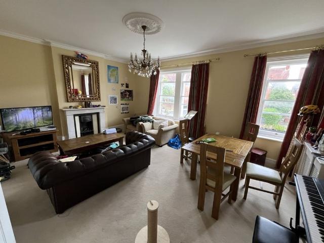 Room in a Shared Flat, Gleneldon Road, SW16