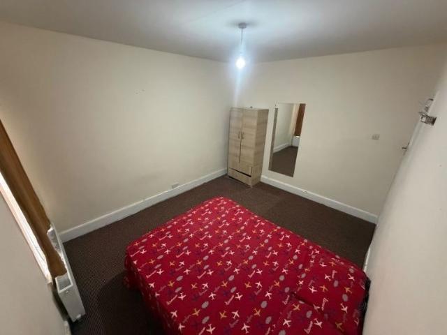 Room in a Shared Flat, Green Lane, IG3