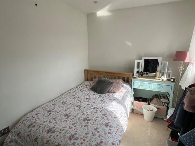 Room in a Shared Flat, Greyhound Lane, SW16