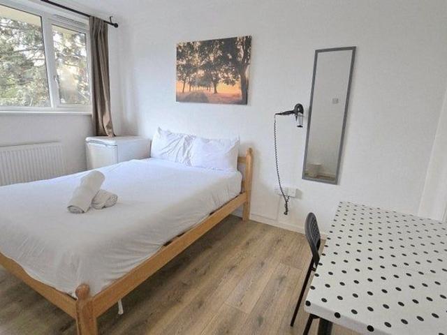 Room in a Shared Flat, Gurdon House, E14