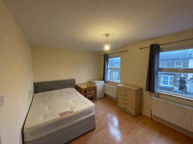 Room in a Shared Flat, Downsell Road, E15