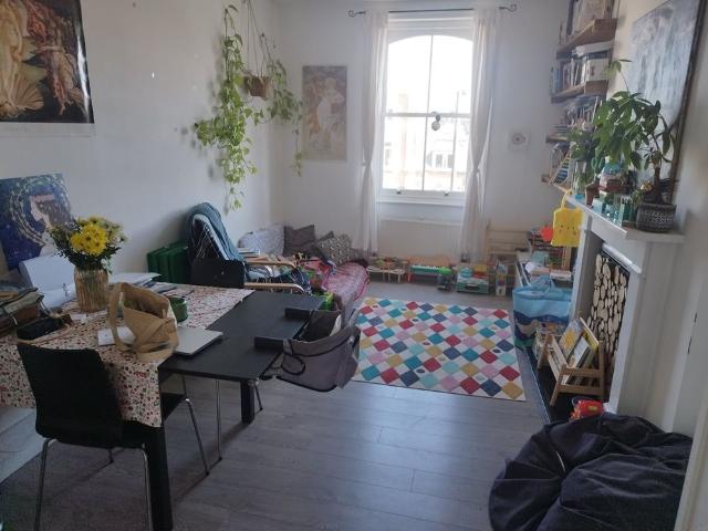 Room in a Shared Flat, Devonport Mews, W12